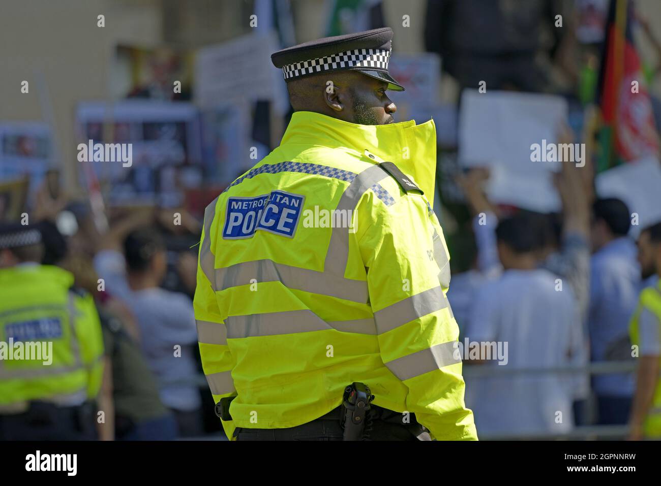 Black police officer uk hi-res stock photography and images - Alamy