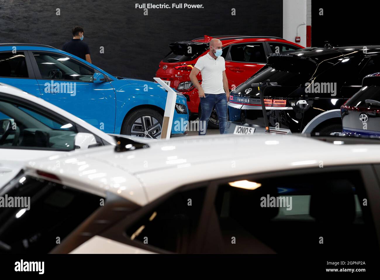 Hyundai stand hi-res stock photography and images - Alamy