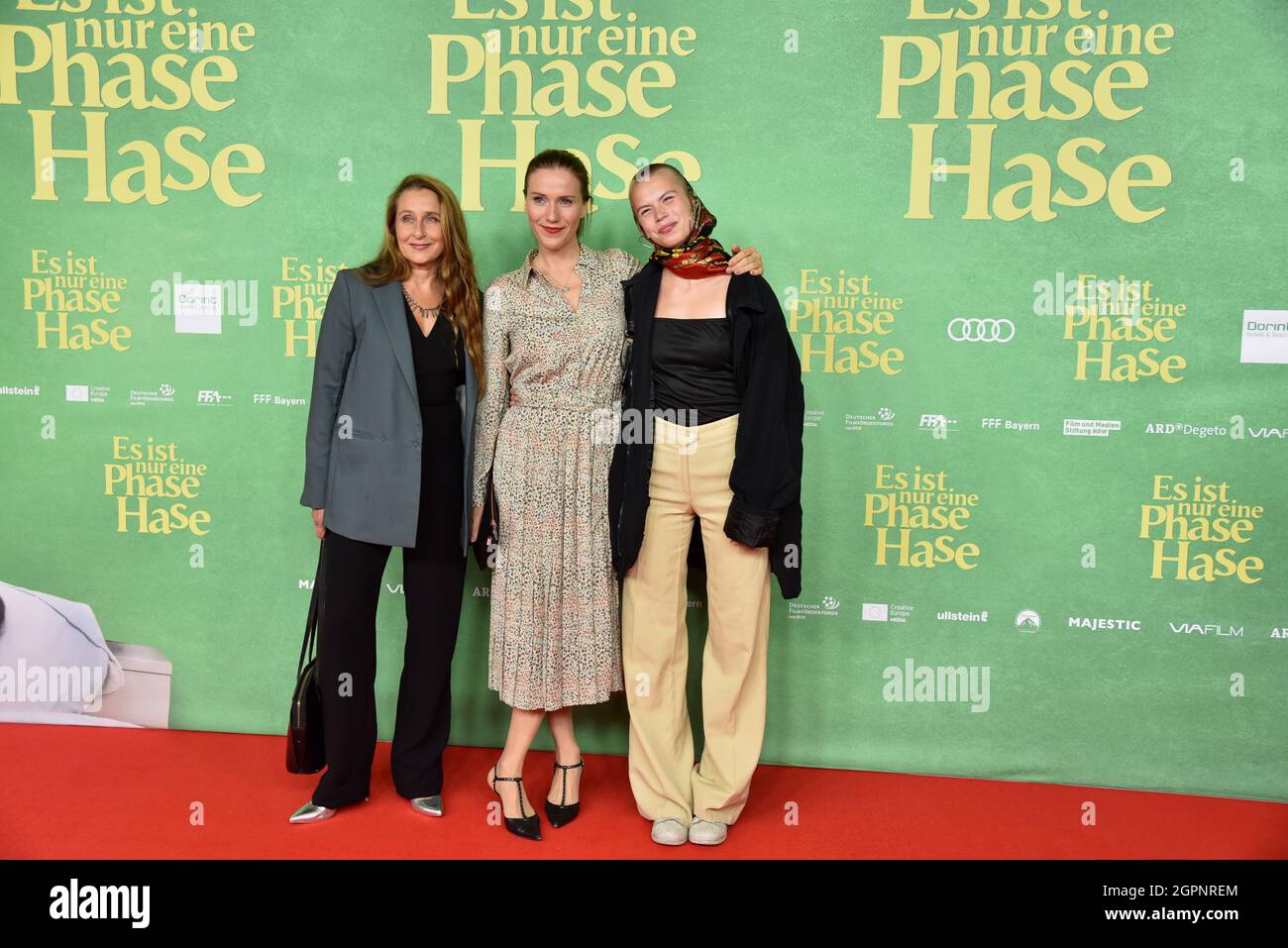 Cologne, Germany. 28th Sep, 2021. Actors Barbara Philipp, Bettina ...
