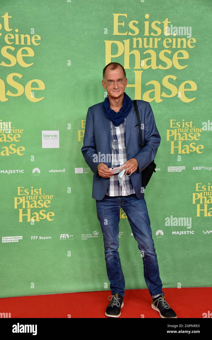 George uecker hi-res stock photography and images - Alamy