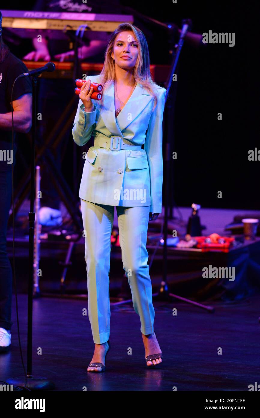 Fort Lauderdale, FL, USA. 29th Sep, 2021. Ksenia Buzina of Leonid & Friends performs at The ...