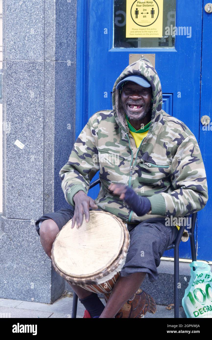 Elderly man busking on guitar hi-res stock photography and images - Alamy