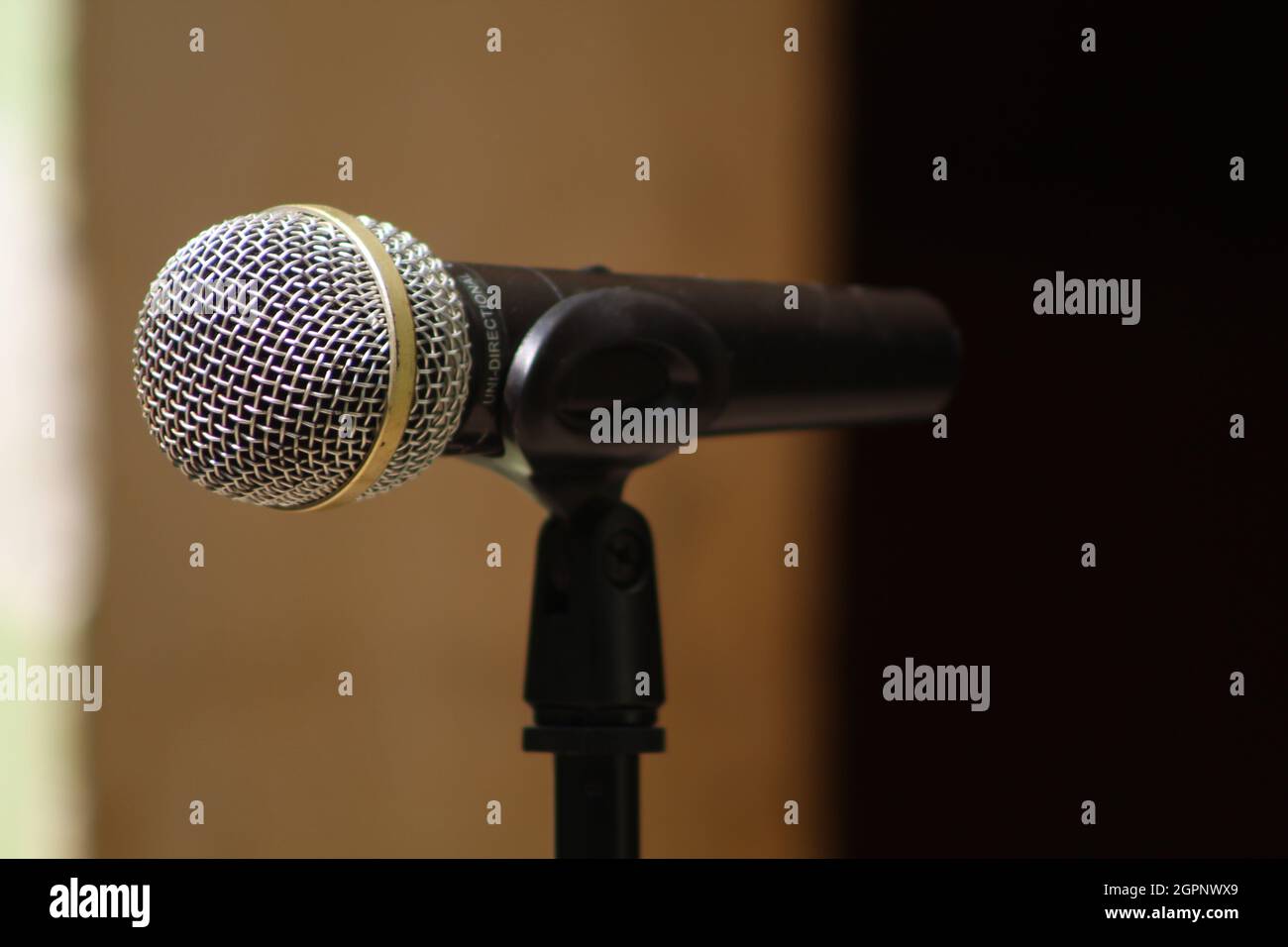 Mic stand hi-res stock photography and images - Alamy