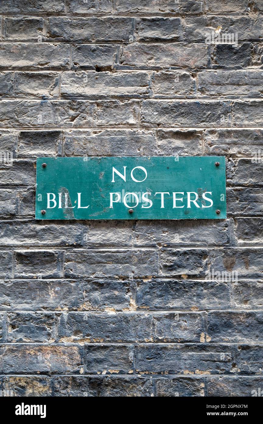 A no bill posters sign on a wall in Cambridge UK Stock Photo - Alamy