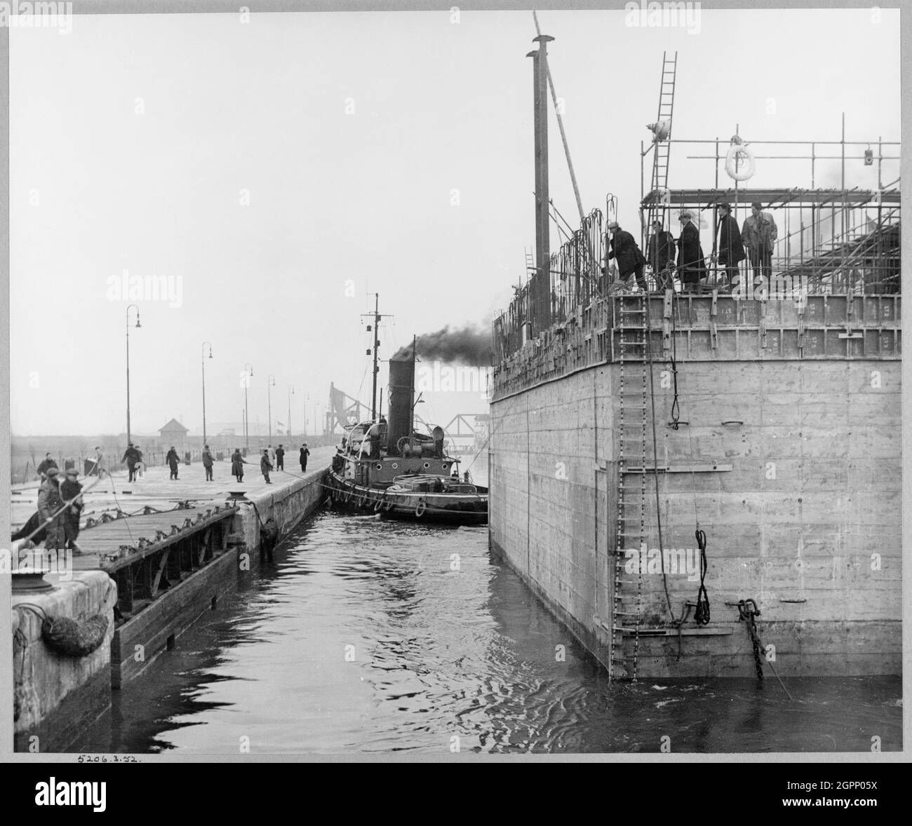 A view of the cooling water intake caisson for Coryton Oil Refinery ...
