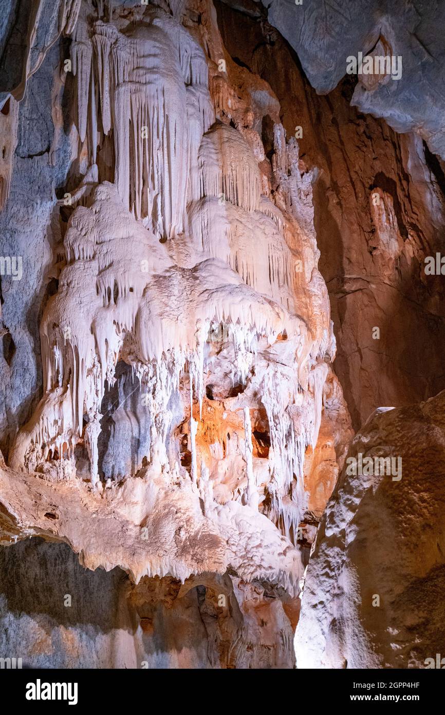 Ranger guided tour of interior of Trezkinn Cave, Chillagoe-Mungana ...