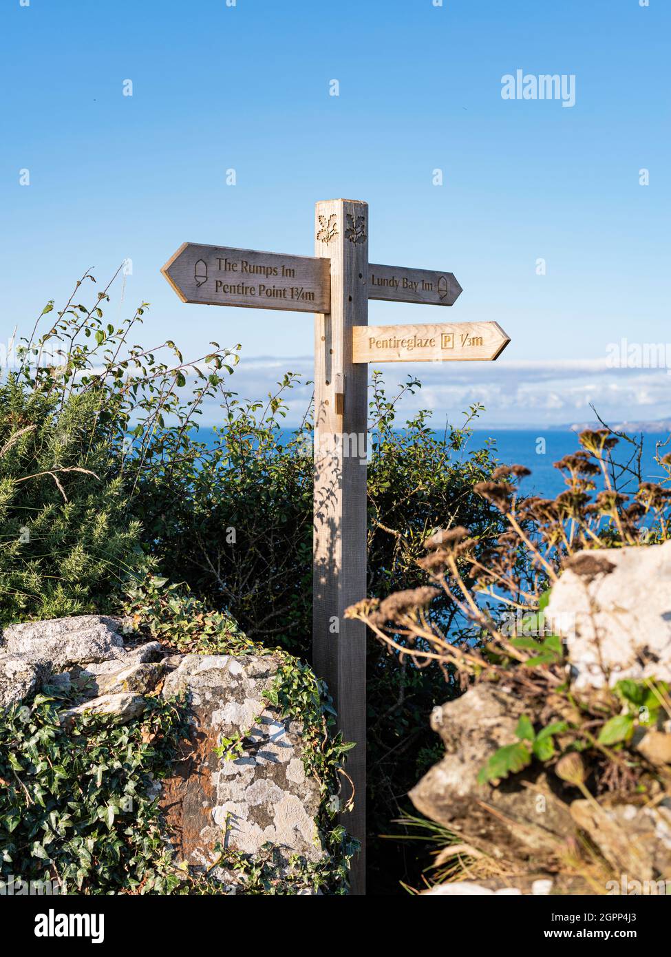 Signpost on the North Cornwall coast path on a clear sunny day Stock ...