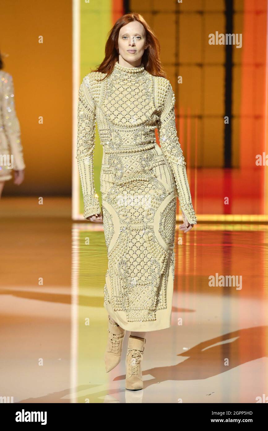 Model Karen Elson walks on the runway at the Balmain fashion show ...