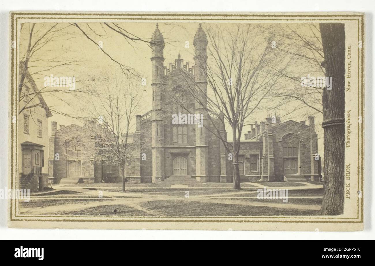 University chicago gothic building exterior hi-res stock photography ...