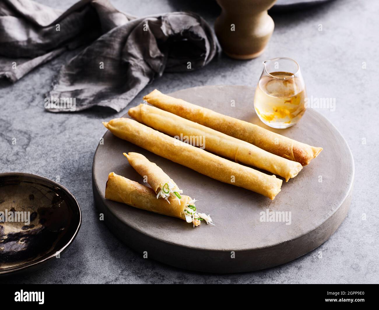 Por Pia Bpu - crab spring rolls Stock Photo - Alamy