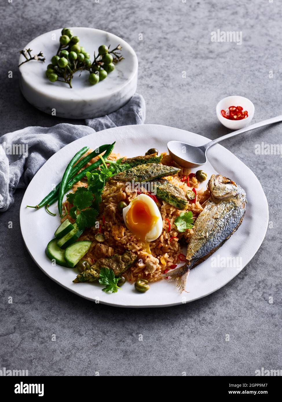Khao Padt Nam Prik Kapi - fried rice meal Stock Photo - Alamy