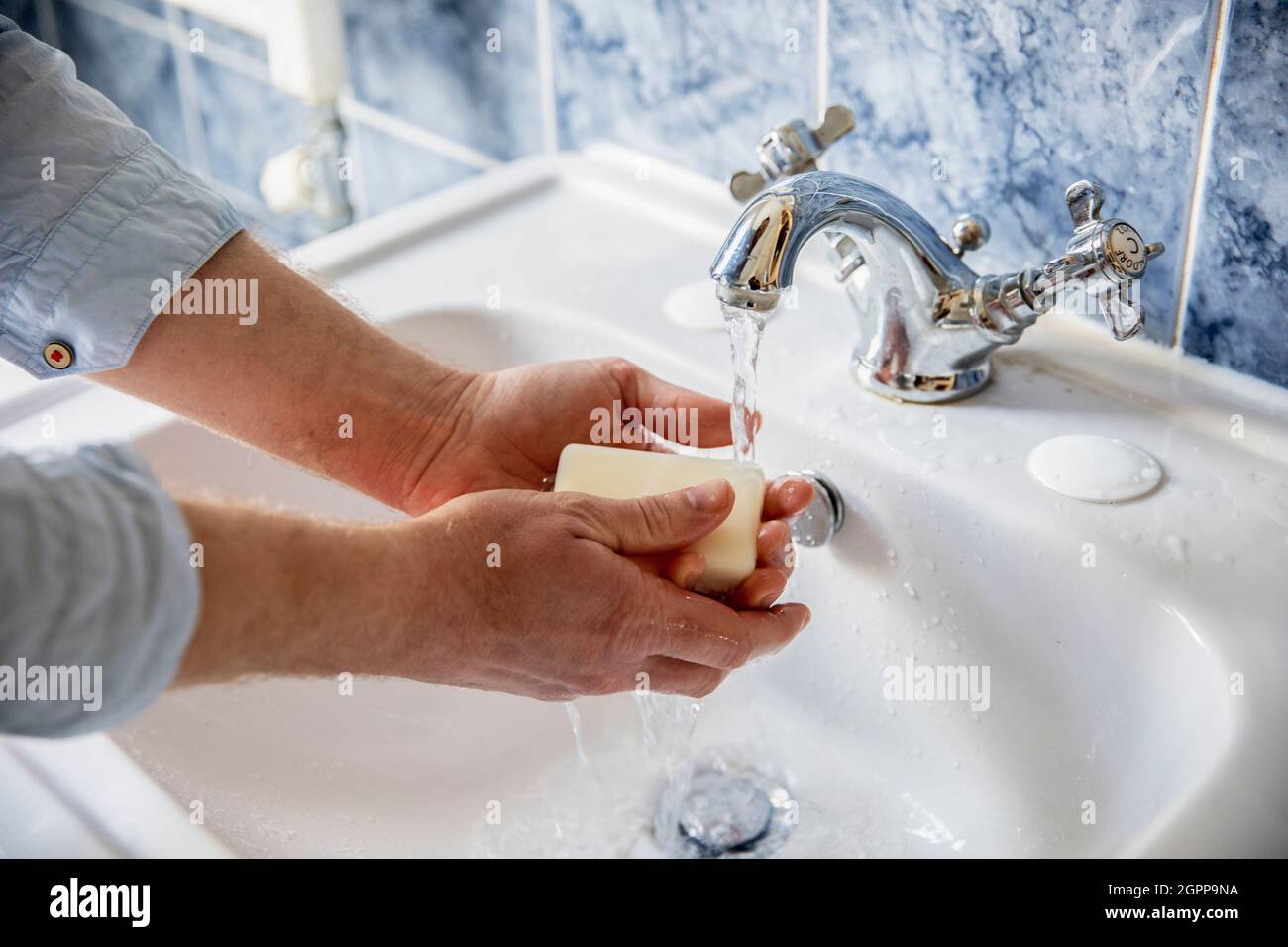 Washing hands uk soap hi-res stock photography and images - Alamy