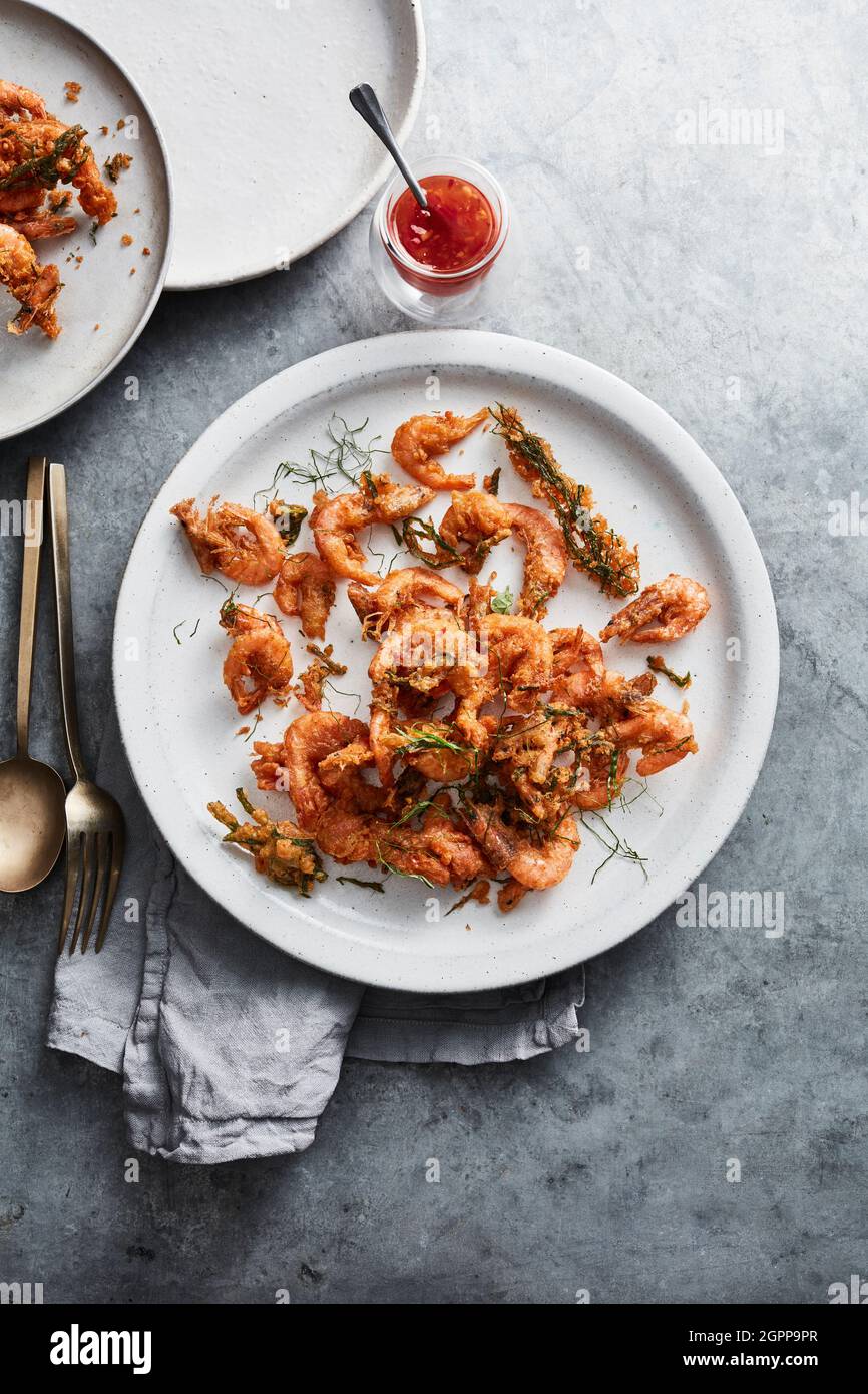 Overhead view of Goong Pair, crispy prawns with curry batter Stock ...