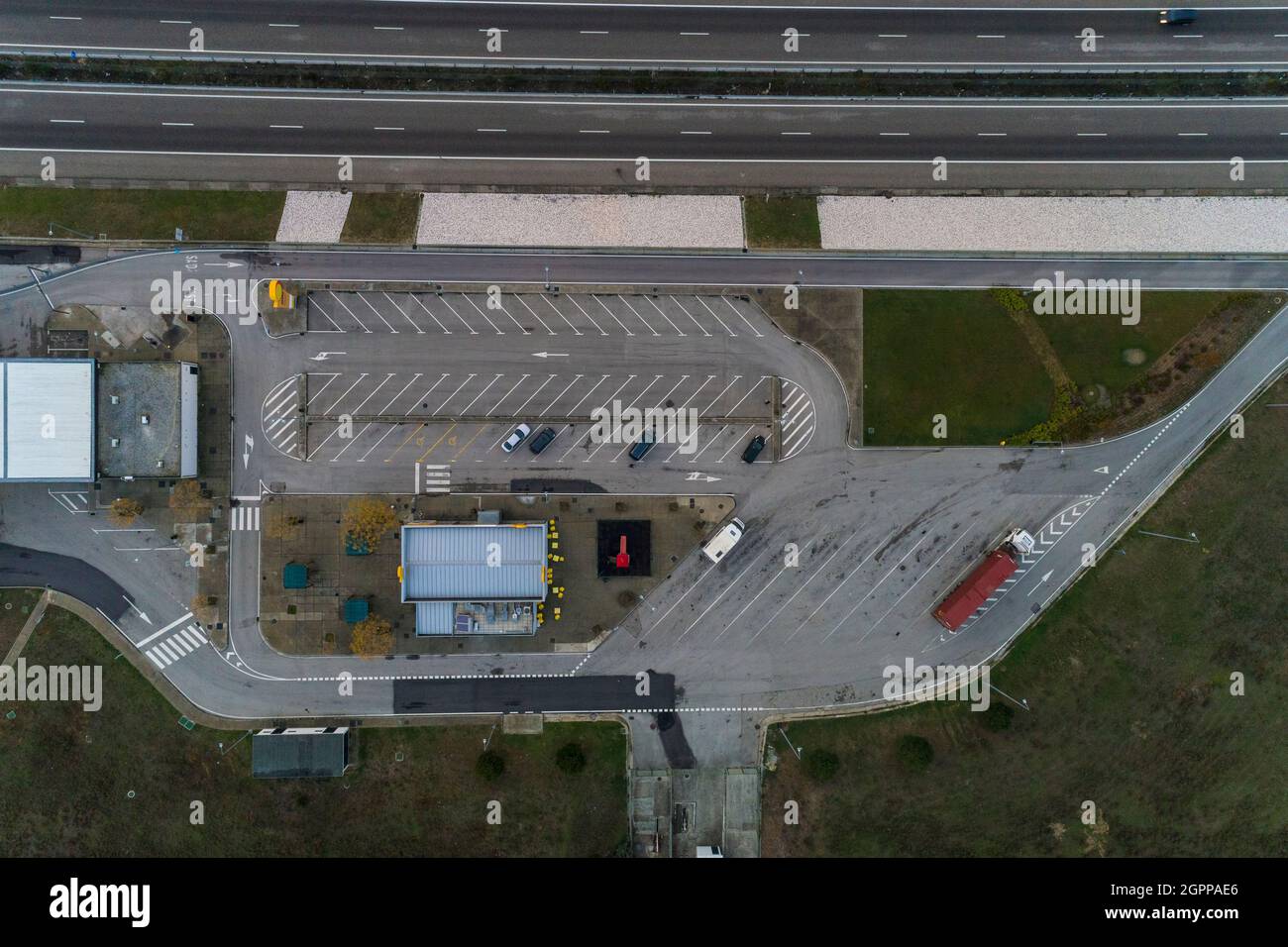 Overhead of parking lot hi-res stock photography and images - Alamy