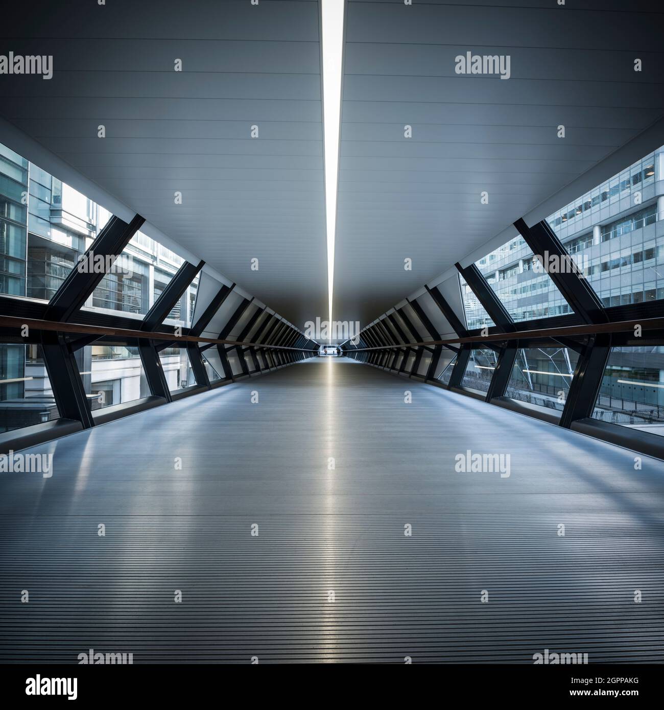 UK, London, Canary Wharf, Empty crossrail tunnel Stock Photo - Alamy