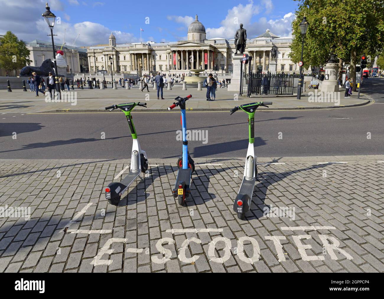 London escooters hi-res stock photography and images - Alamy