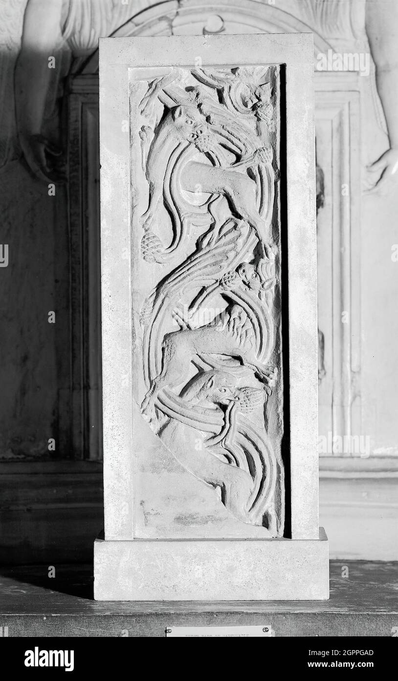 Animal frieze hi-res stock photography and images - Alamy