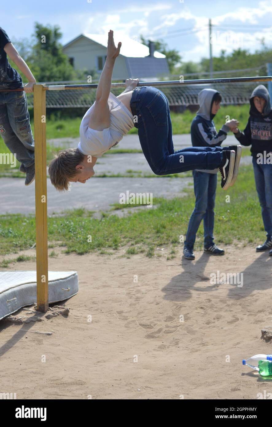 Kovrov, Russia. 11 June 2017. Teen is engaged in discipline gimbarr on a horizontal bar in the ...