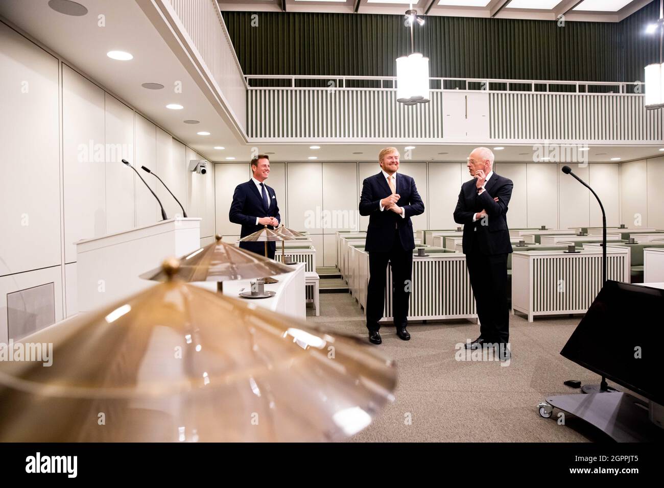 King Willem-Alexander of the Netherlands visits temporary housing of ...
