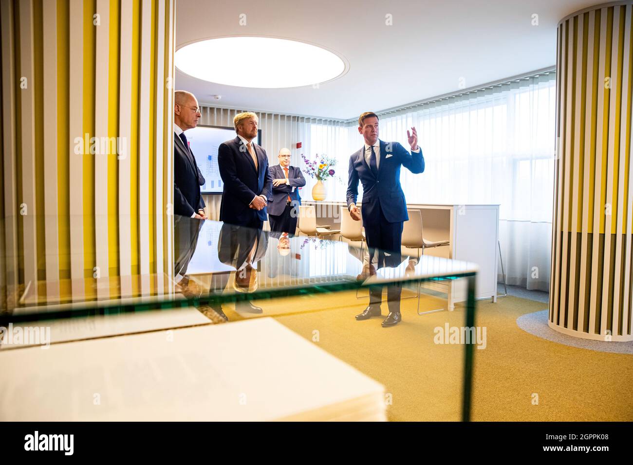 King Willem-Alexander of the Netherlands visits temporary housing of ...