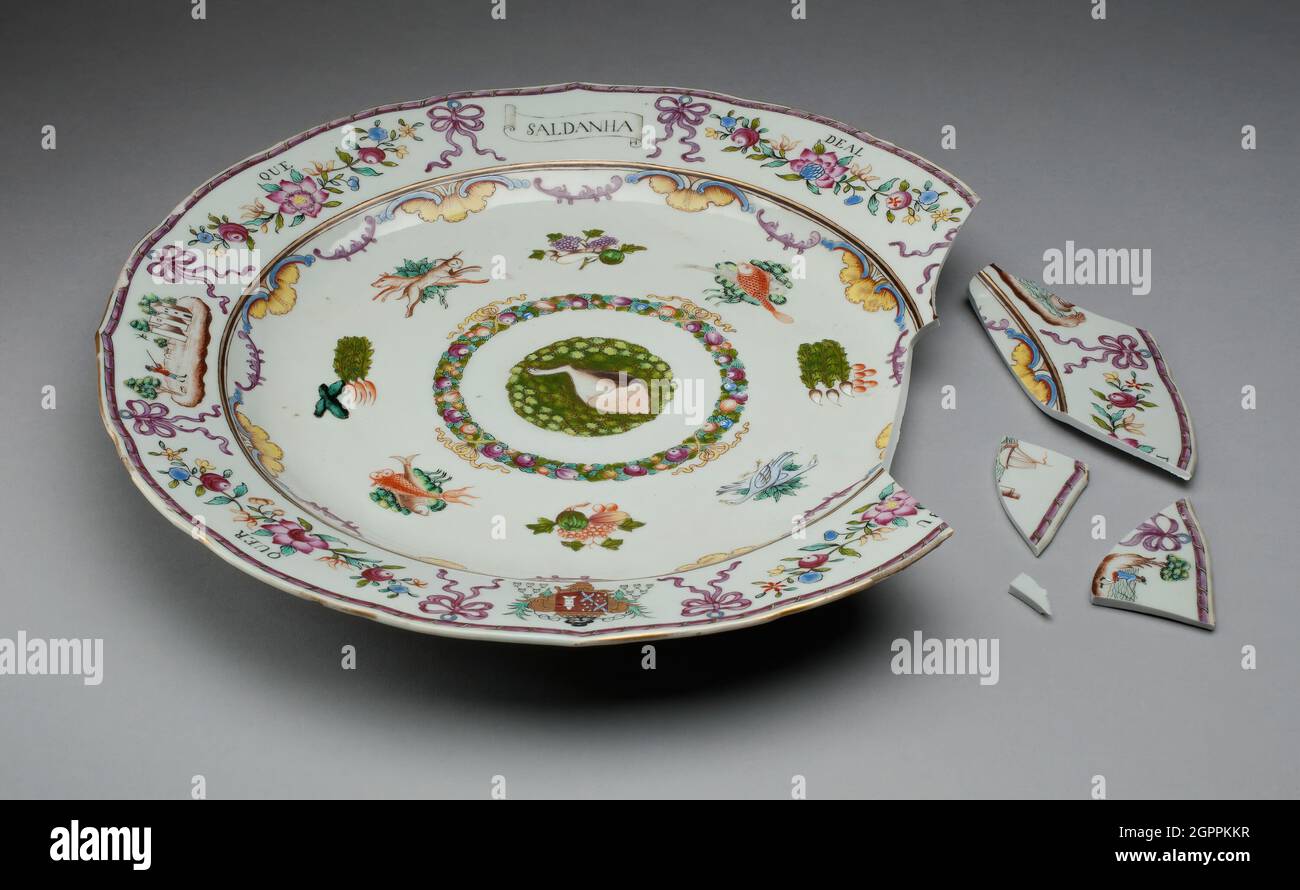Broken china crockery hi-res stock photography and images - Alamy