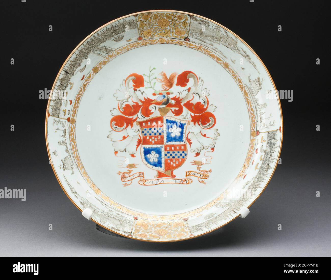 Export porcelain dish hi-res stock photography and images - Alamy