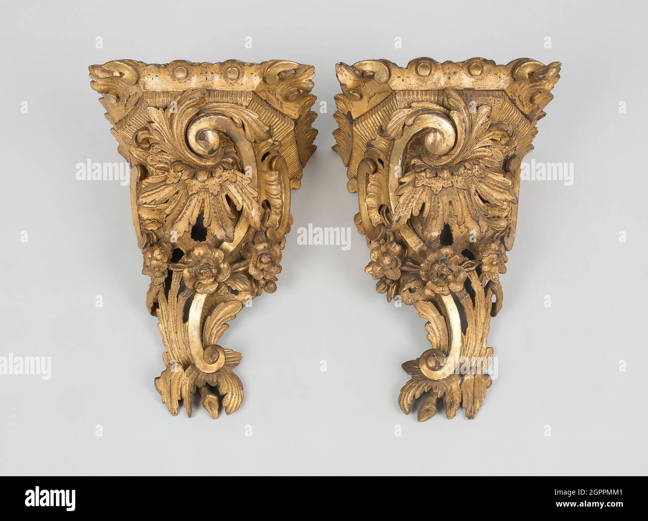 Antique brackets hi-res stock photography and images - Alamy