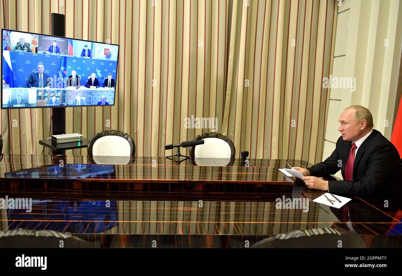 Dacha putin hi-res stock photography and images - Alamy