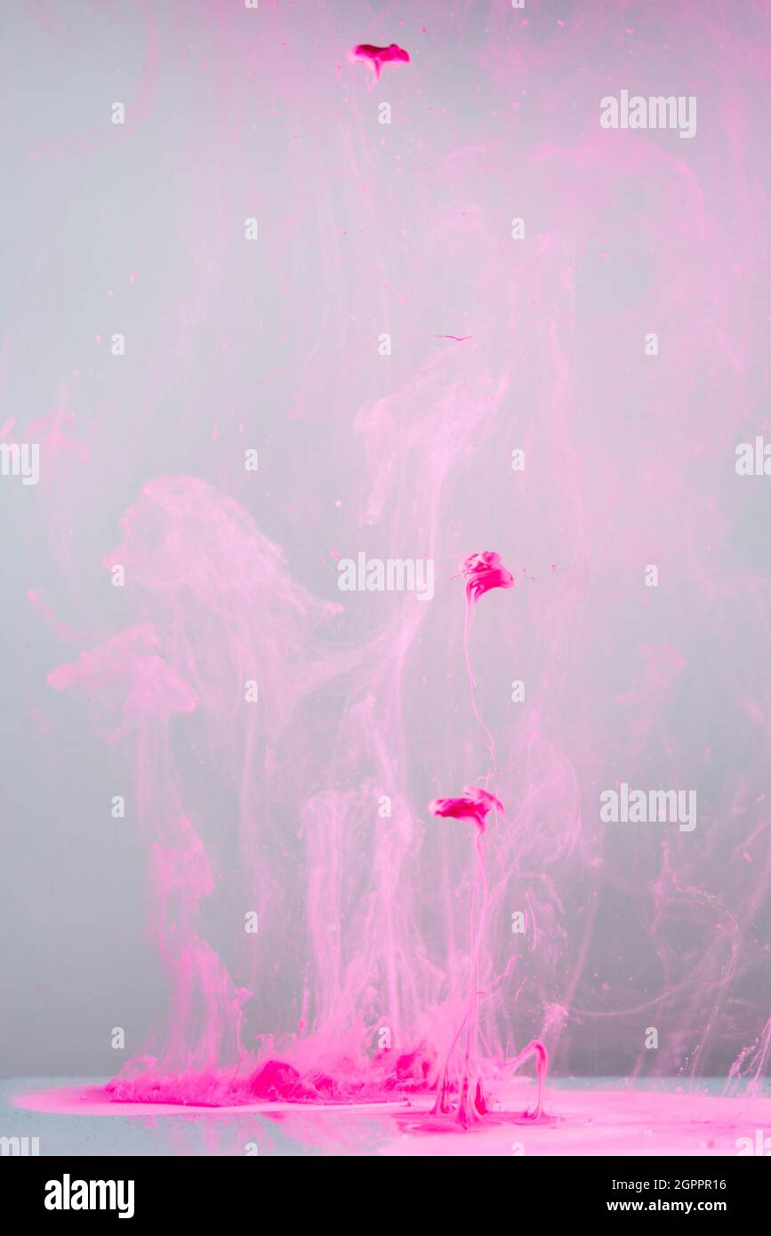 Coloured shapes and flows in liquid Stock Photo - Alamy
