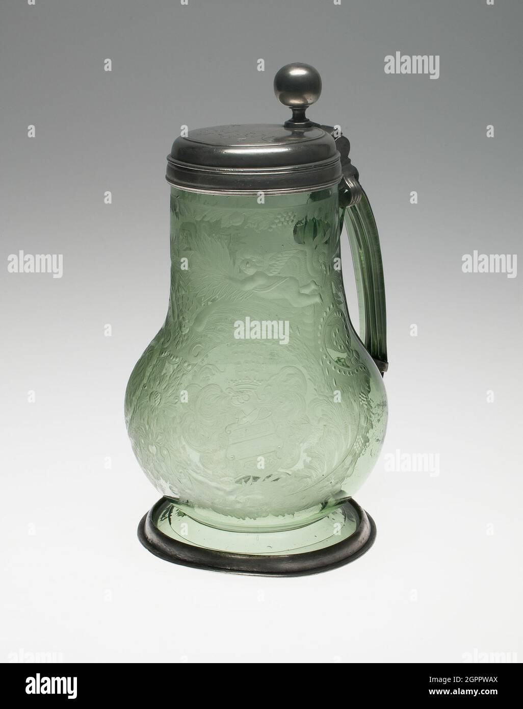 Armorial glass hi-res stock photography and images - Alamy