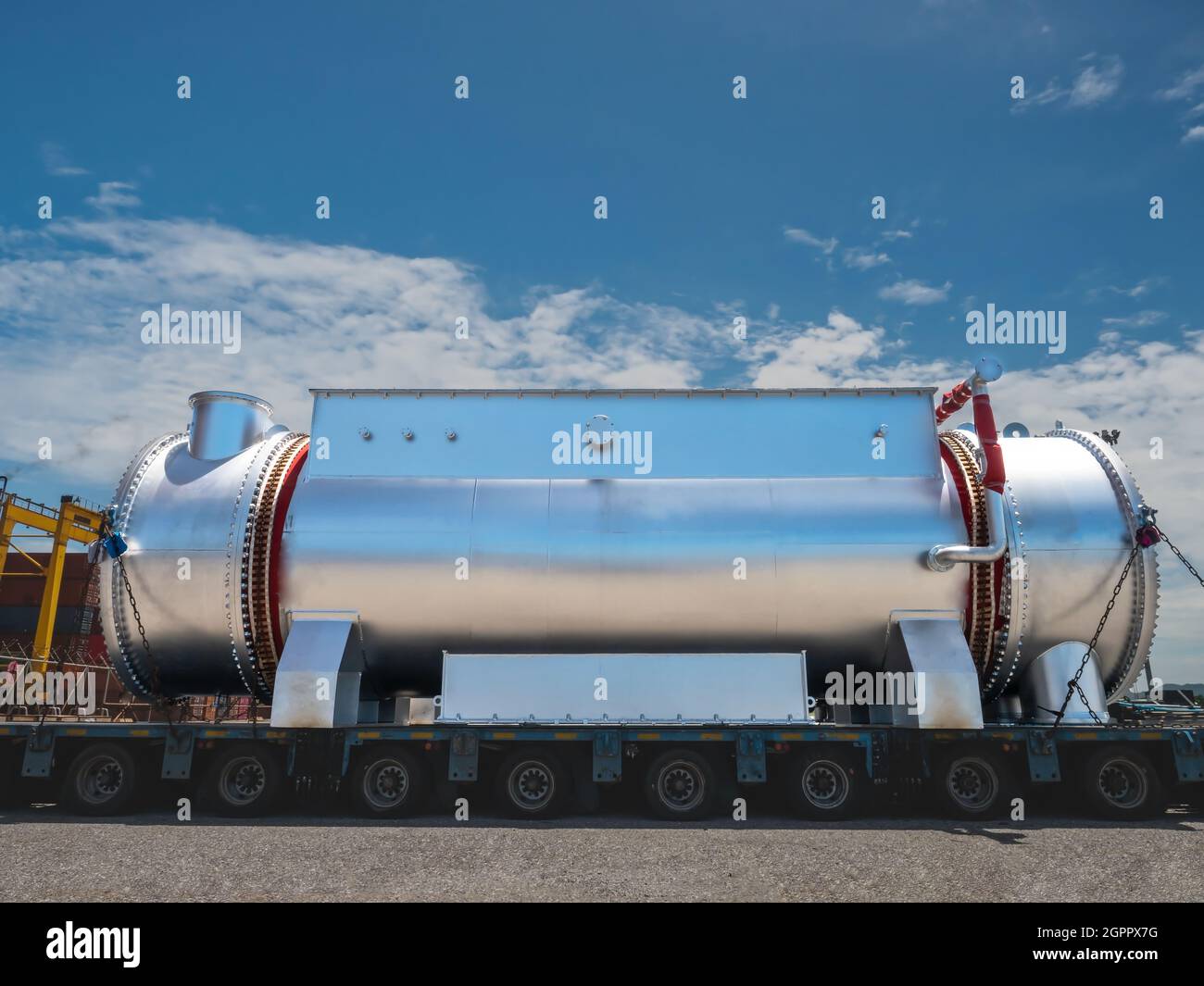 Oil tanker cargo loading pipe hi-res stock photography and images - Alamy