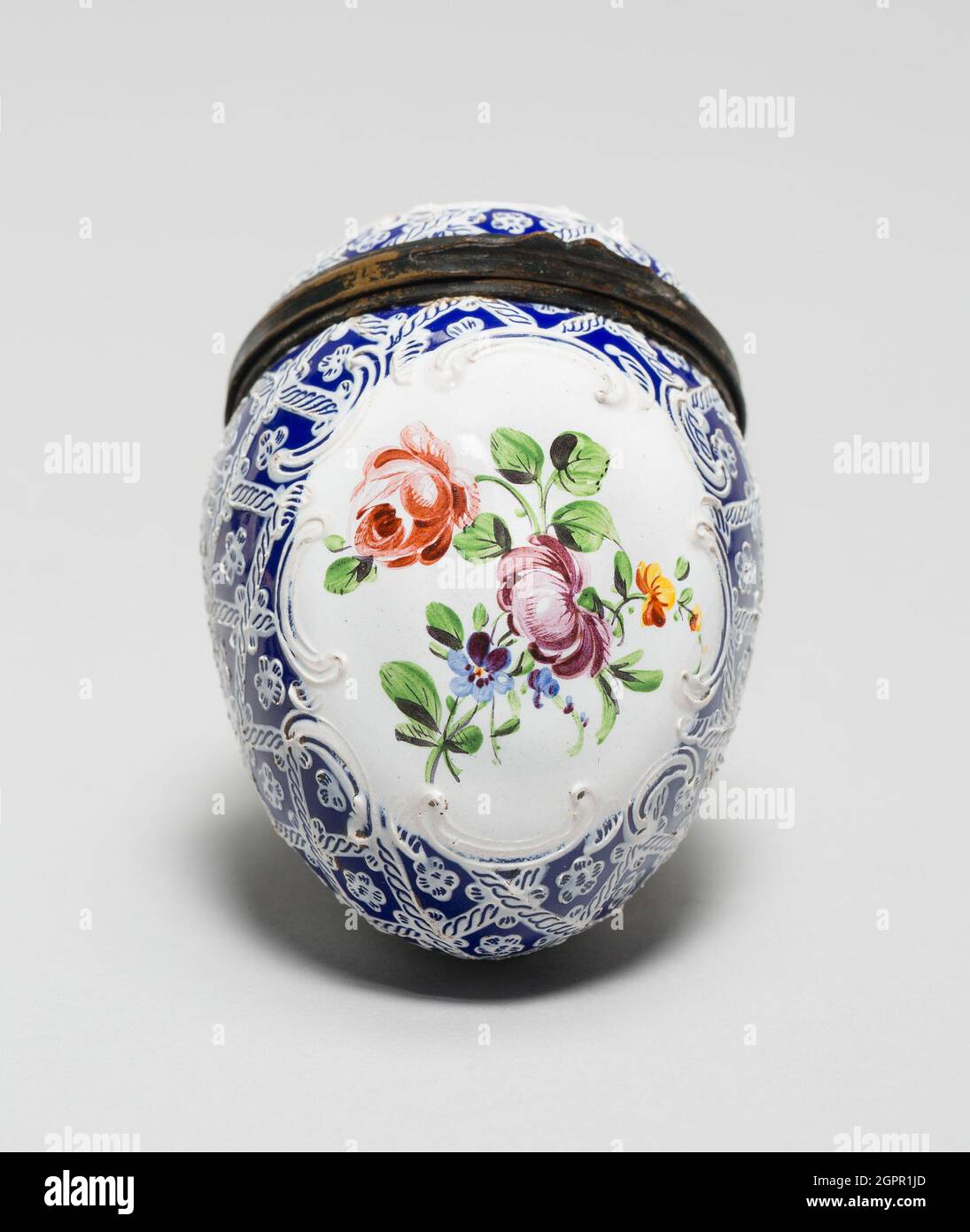Antique egg box hi-res stock photography and images - Alamy