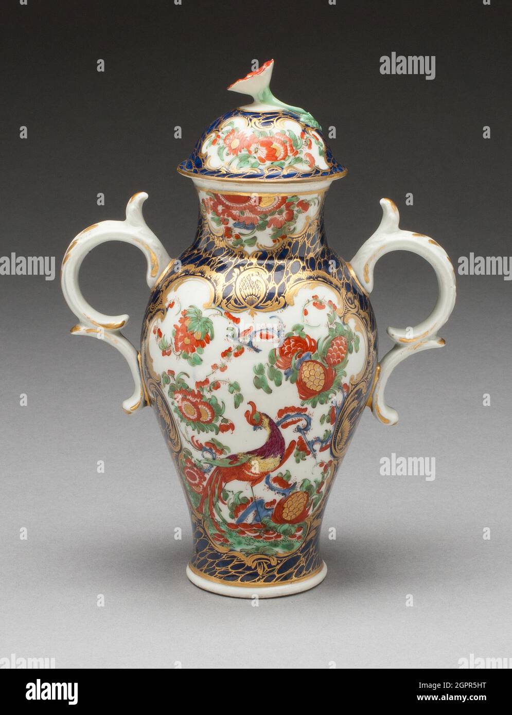 Royal worcester antique vase hi-res stock photography and images - Alamy