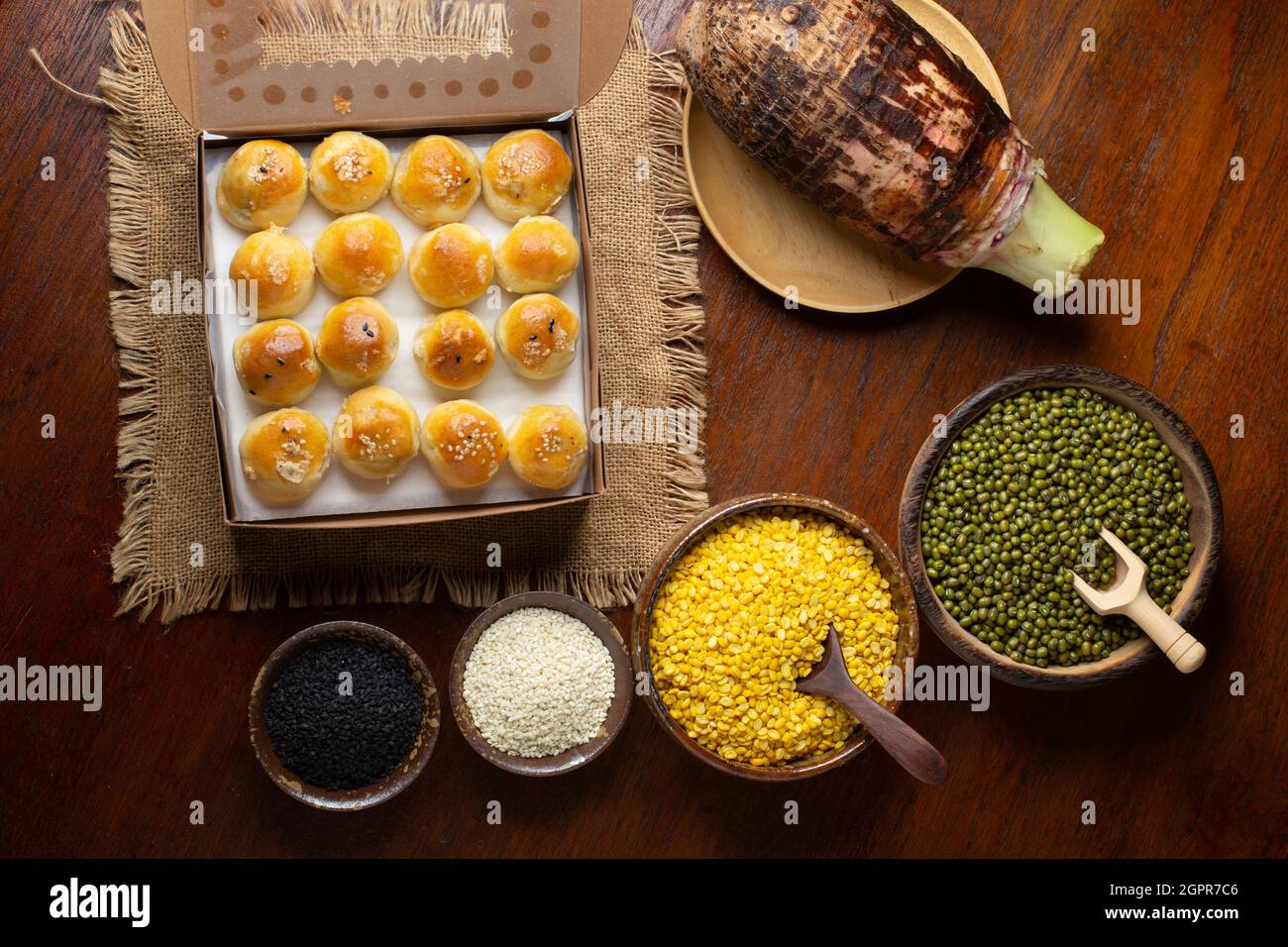 Chinese taro paste hi-res stock photography and images - Alamy