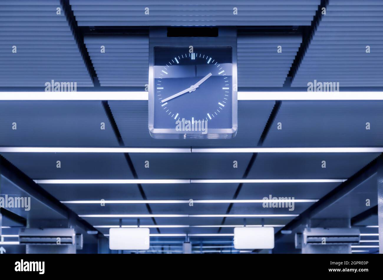 Hangs clock hi-res stock photography and images - Alamy
