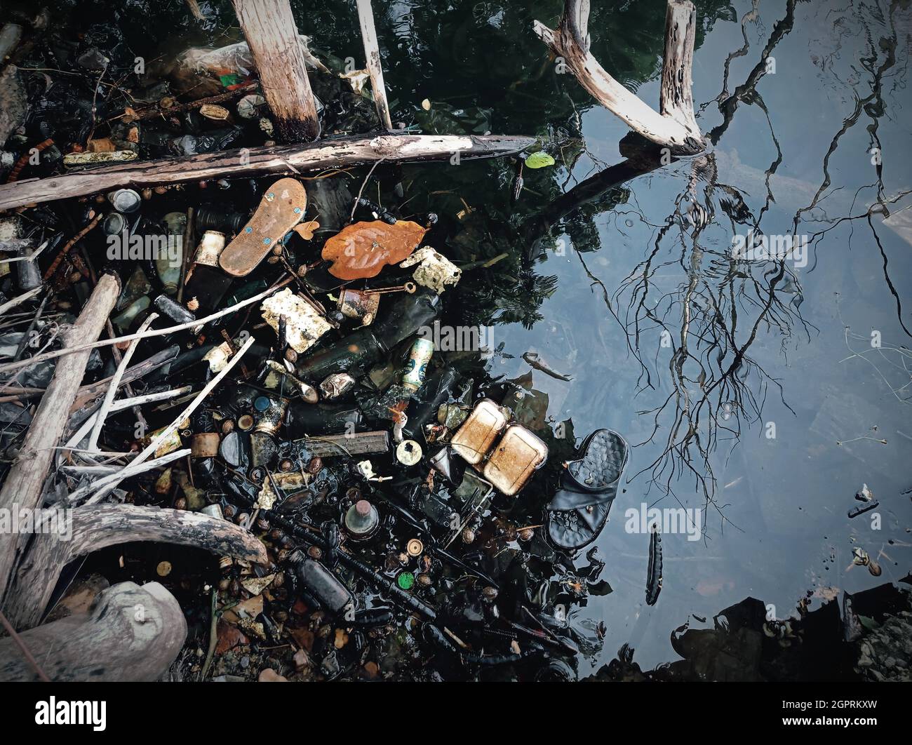 Floating bin water hi-res stock photography and images - Alamy