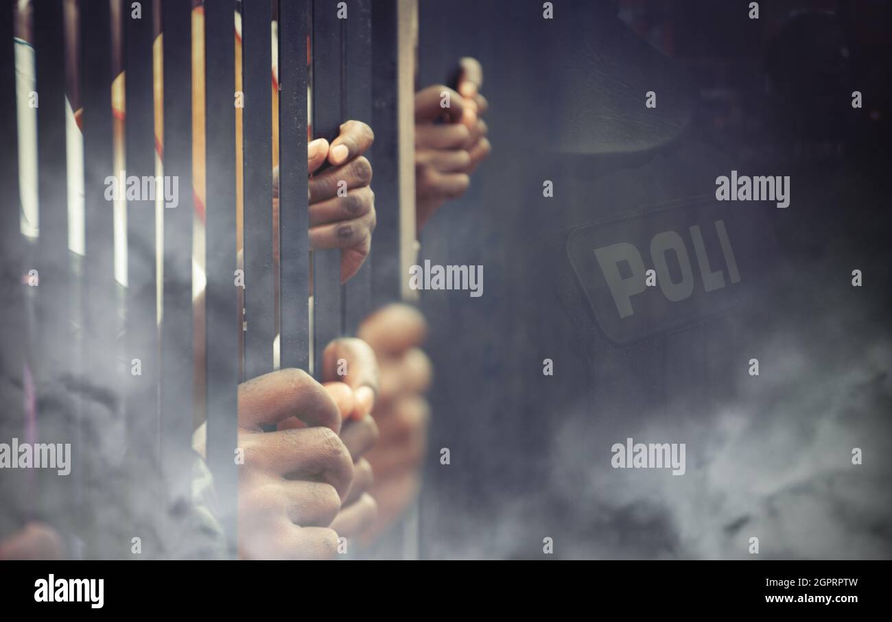 Crowded prison cell hi-res stock photography and images - Alamy