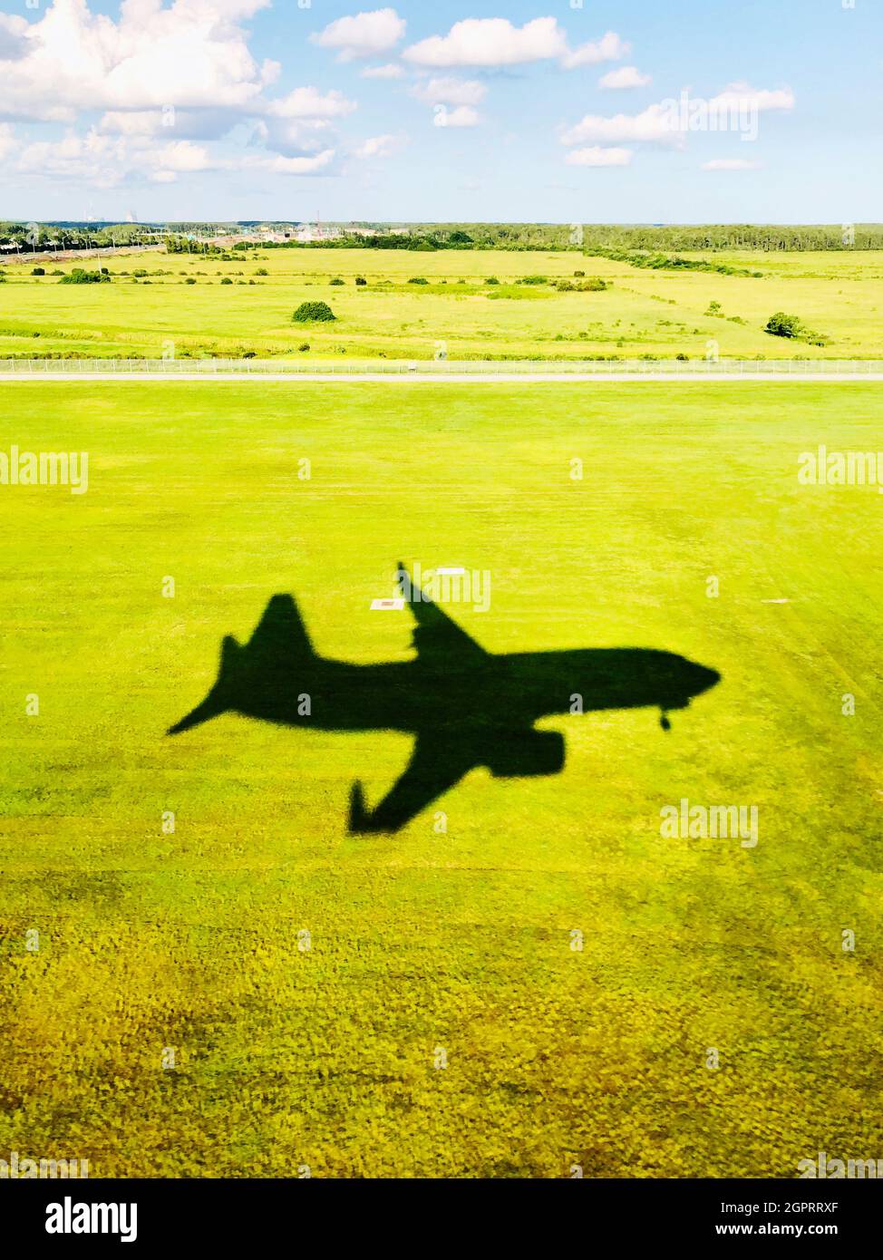 Airplane shadow on field hi-res stock photography and images - Alamy