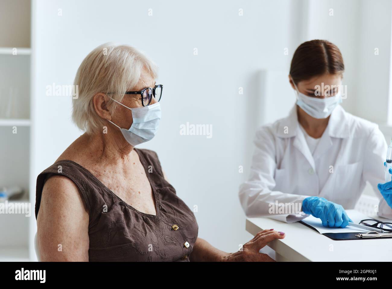 female doctor patient injection health care Stock Photo - Alamy