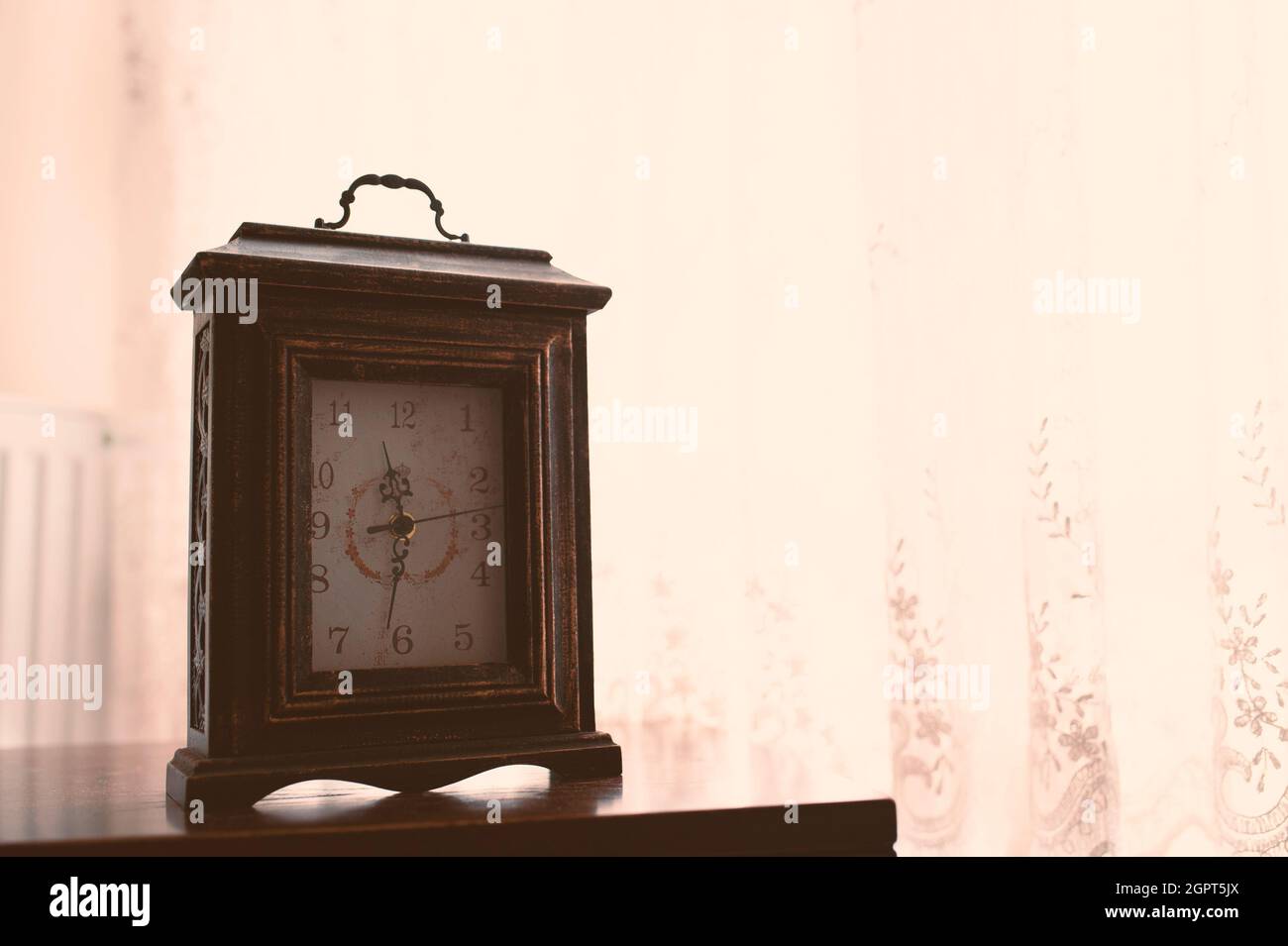 Old style clock hi-res stock photography and images - Alamy