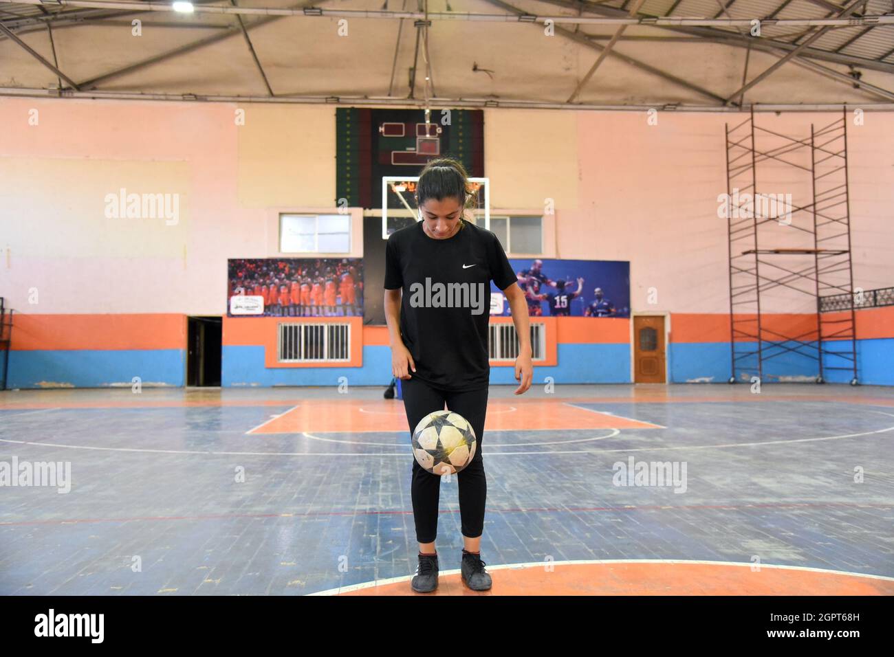 Gains attention hi-res stock photography and images - Alamy