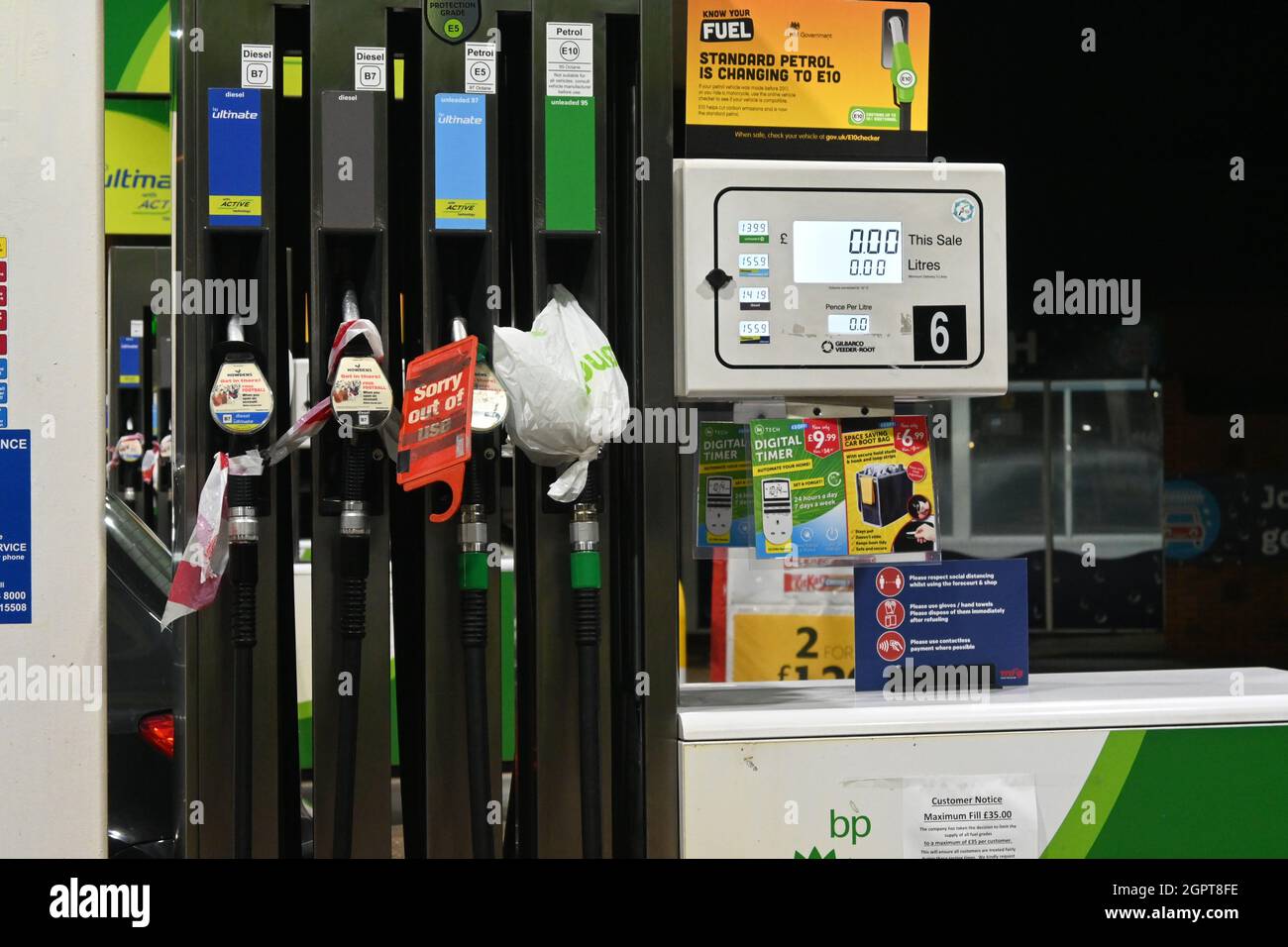 Fuel shortage throughout the uk hi-res stock photography and images - Alamy