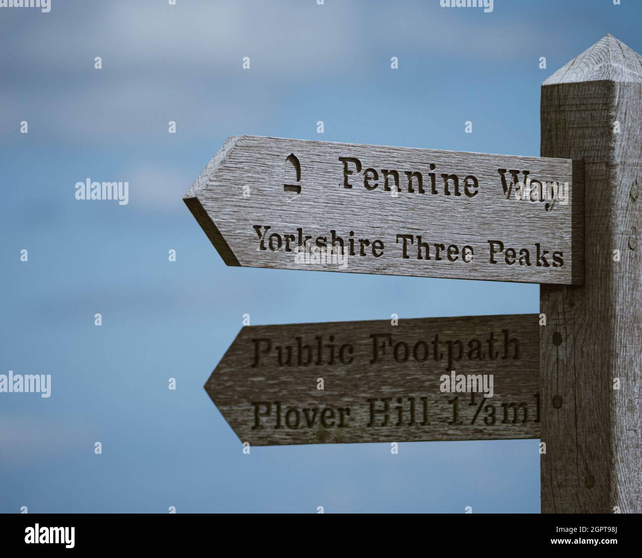 Wood post directional sign hi-res stock photography and images - Alamy