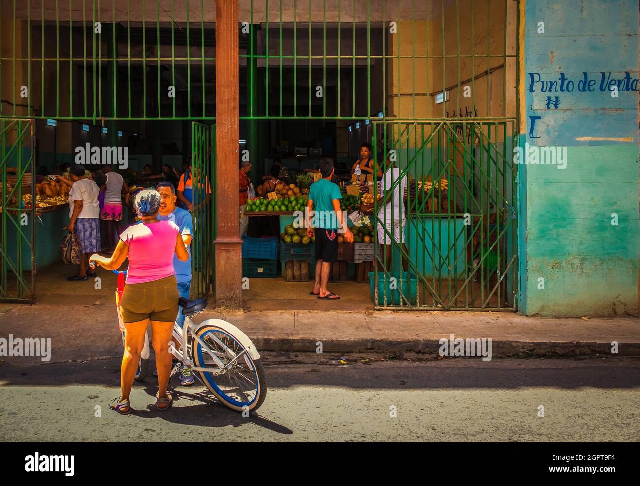Havana food market hi-res stock photography and images - Alamy