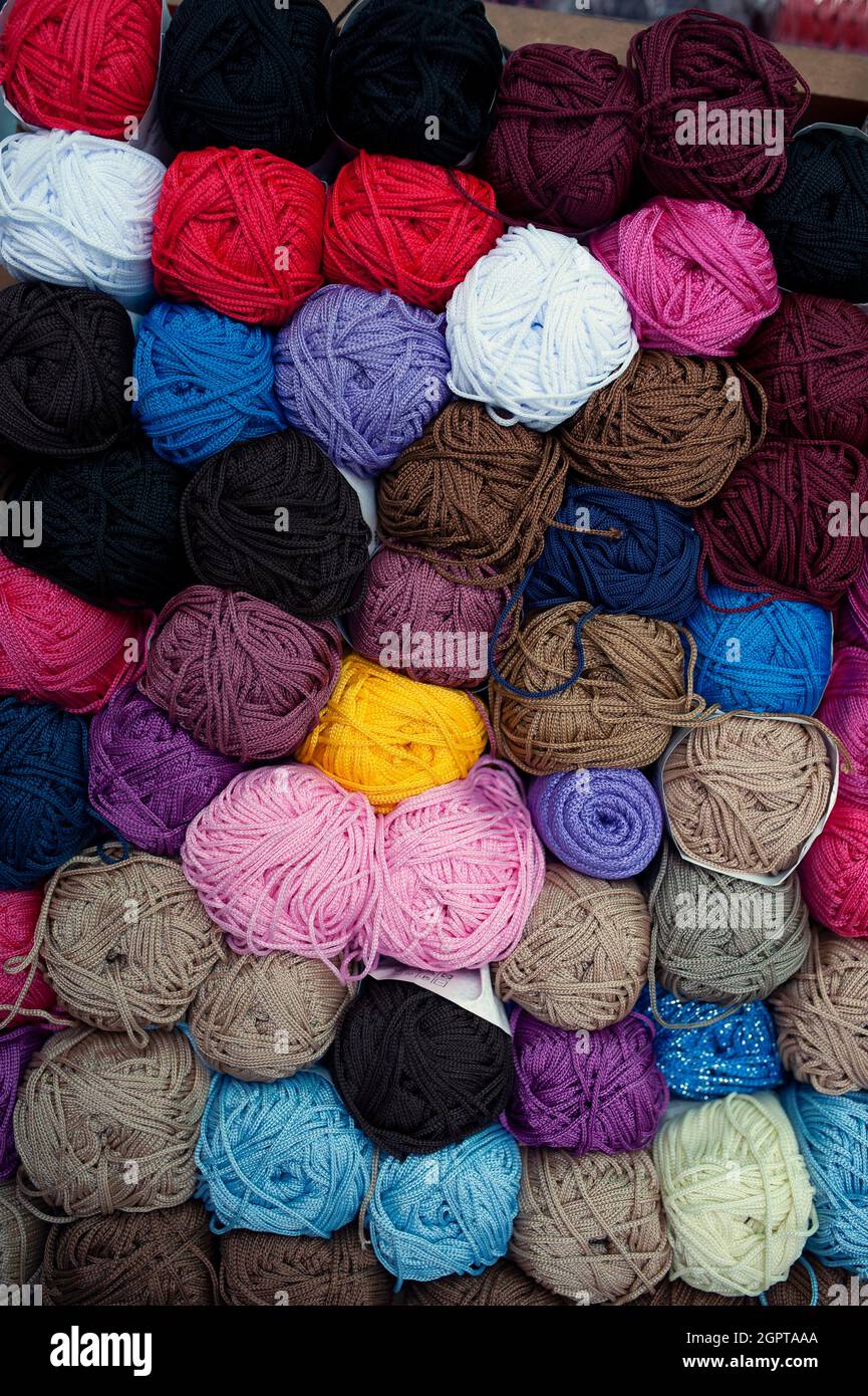 Thread colored hi-res stock photography and images - Alamy