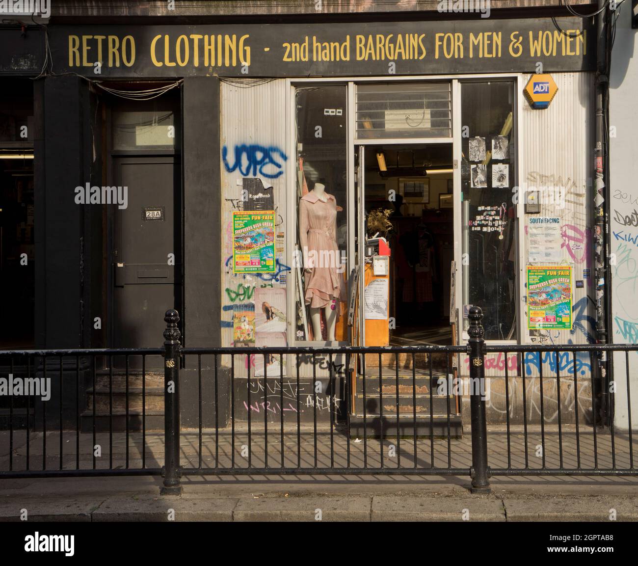 Vintage and antique shop in Notting Hill,London,England,UK Stock Photo ...