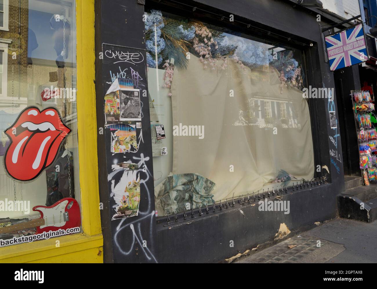 Vintage and antique shop in Notting Hill,London,England,UK Stock Photo ...