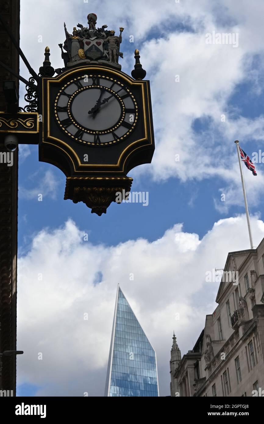 Royal exchange clock london hi-res stock photography and images - Alamy