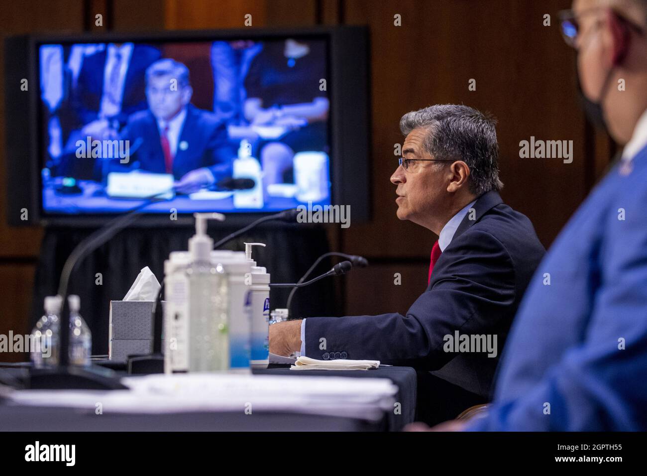 Xavier becerra covid hi-res stock photography and images - Alamy