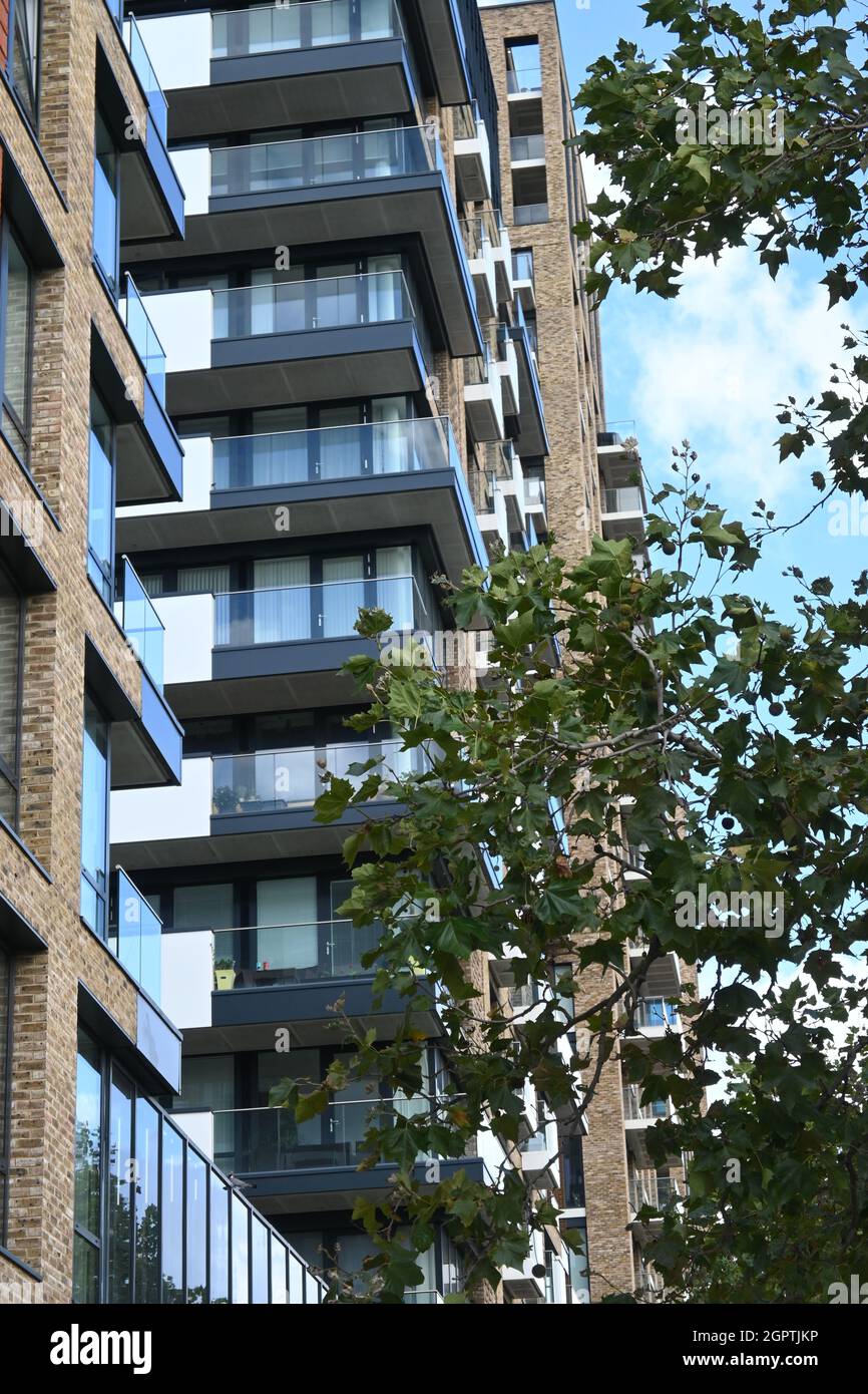 High rise apartment block in woolwich london 2021 Stock Photo - Alamy